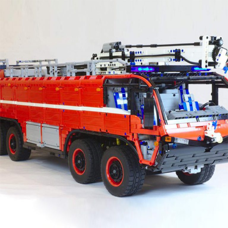 MOC 4446 Airport Crash Tender with 7177 Pieces - MOC Brick Land